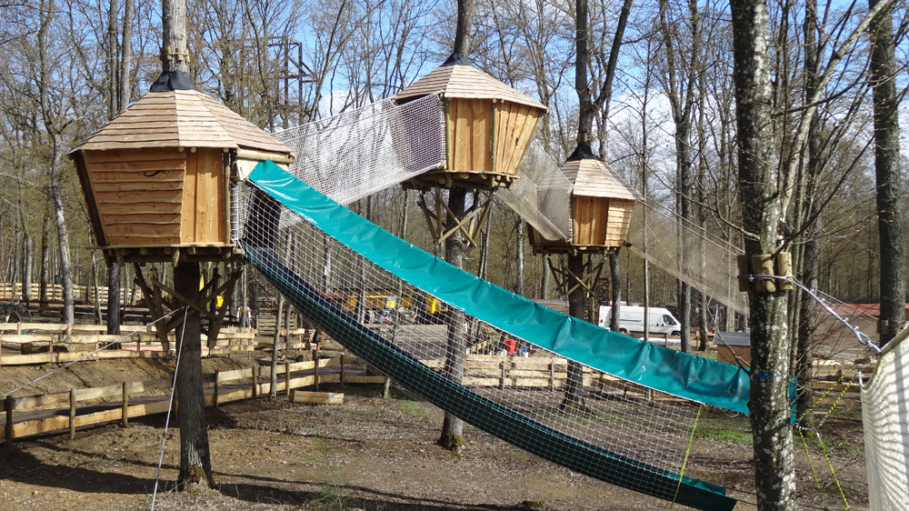 Aerial game construction for forest aerial adventure parks