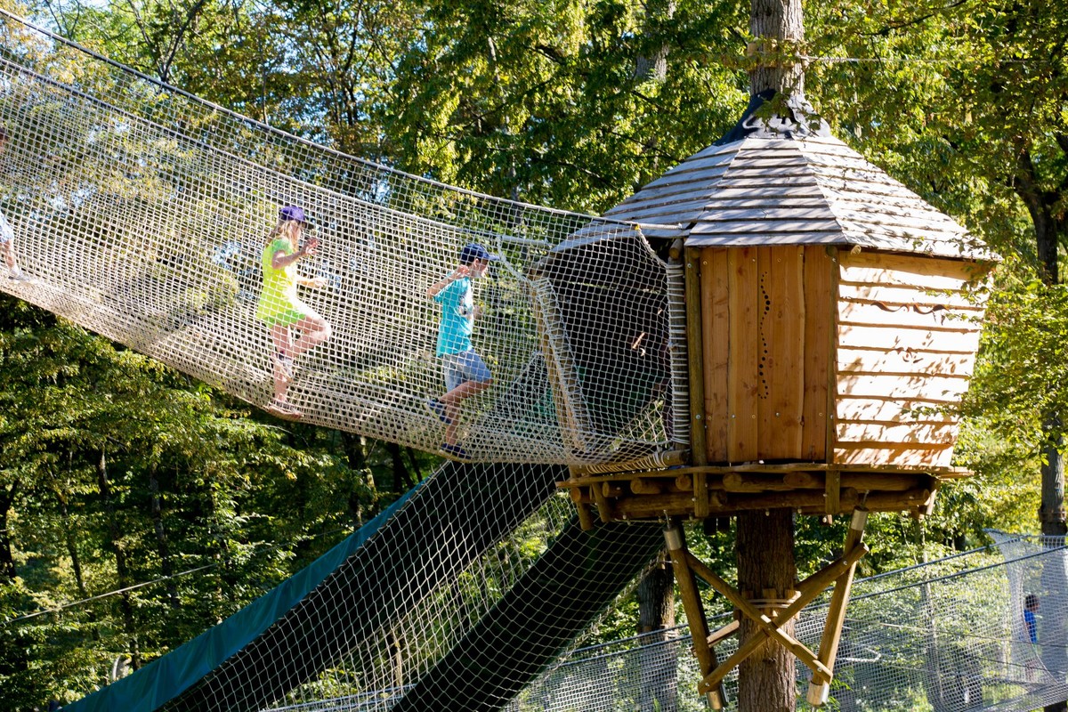 Aerial game construction for forest aerial adventure parks