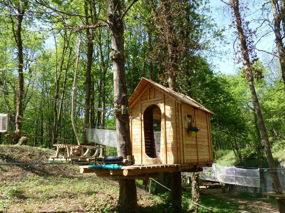 Tree house aerial village construction