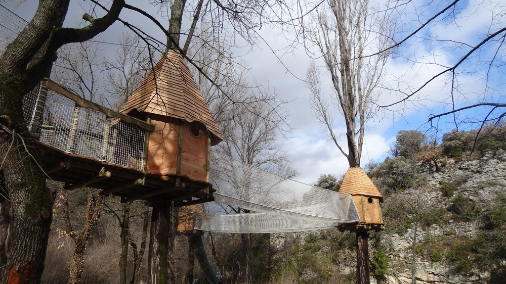 Aerial game construction for forest aerial adventure parks